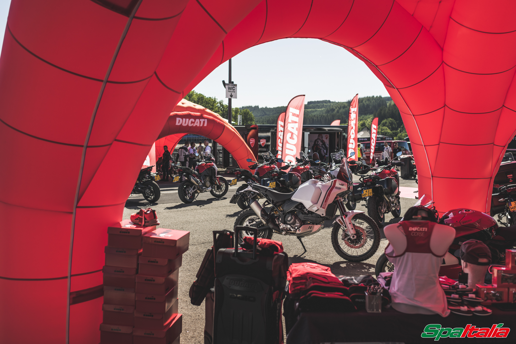 160 Ducati’s op circuit ! - SpaItalia